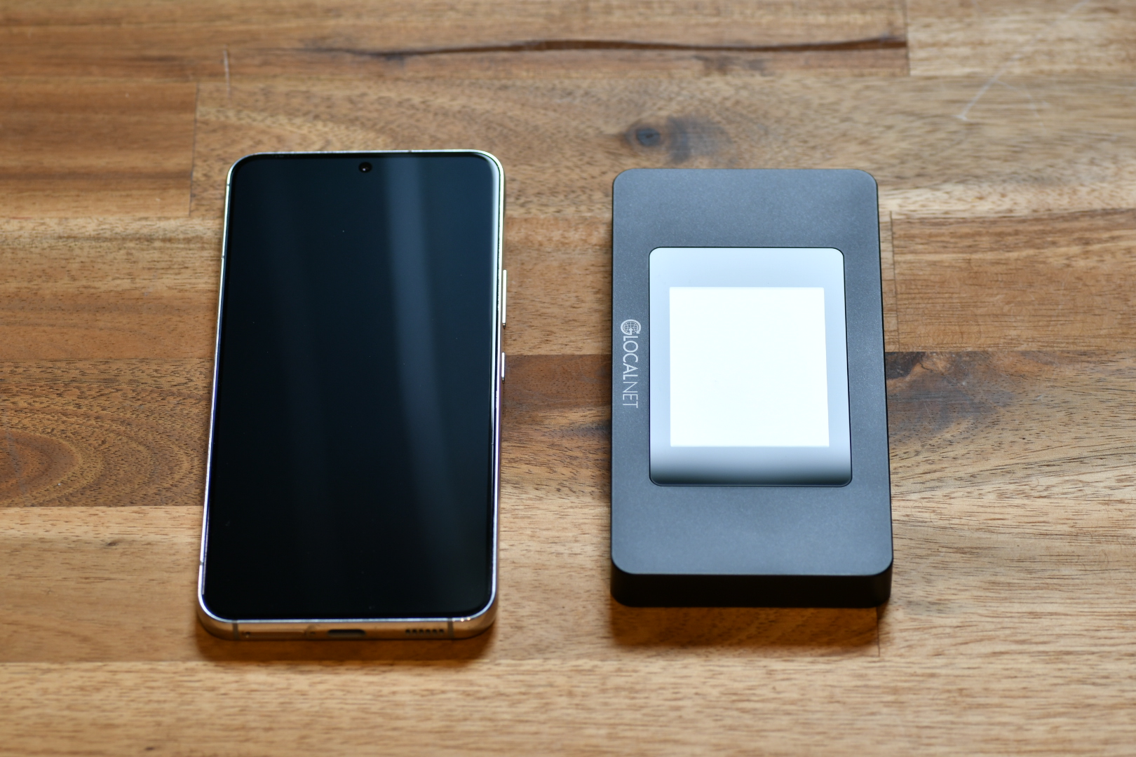 AiR-WiFi 新端末「NA01」レビュー！使用感や通信速度は？｜AiR-1とも比較